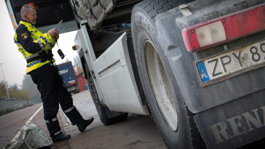 Social dumpning och misär i spåren av omfattande ”chaufförsimport” från ...