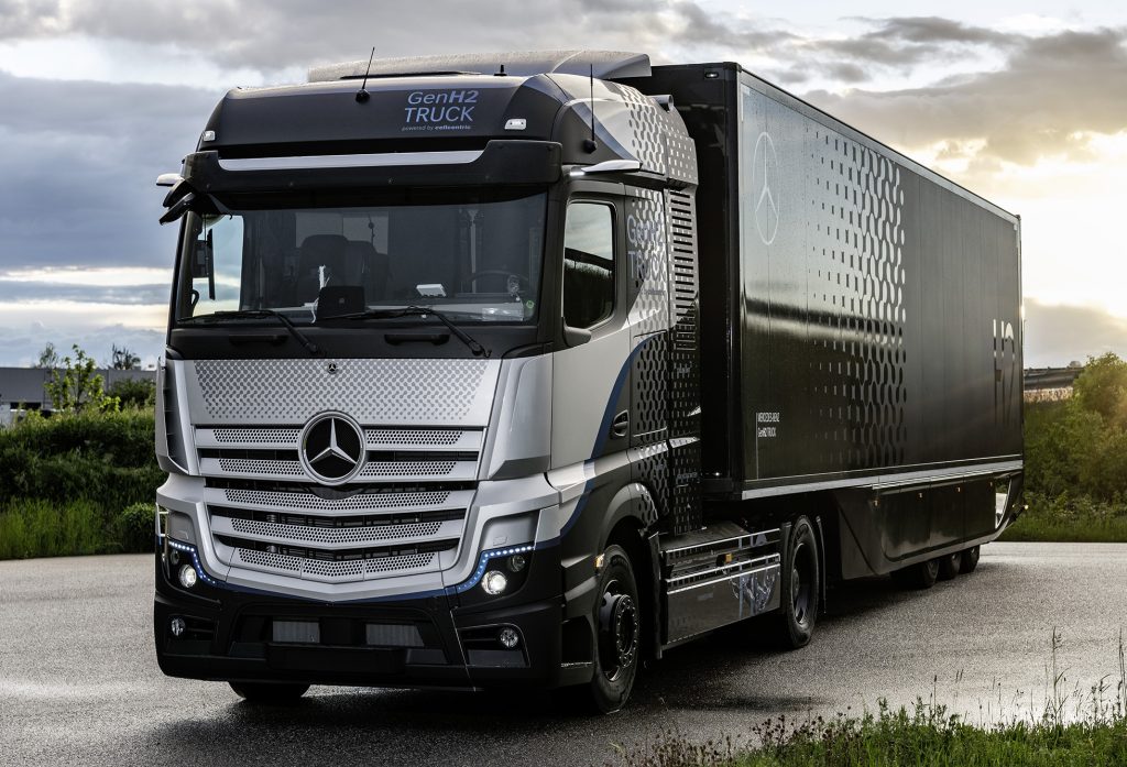 Vätedriven Mercedes-lastbil godkänd för tester på allmän väg ...
