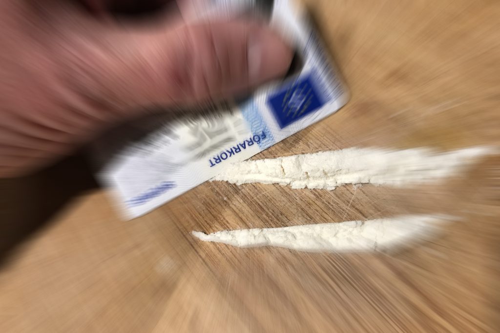 Fängelse och dryga böter efter drograttfylla och förarkortsfusk ...