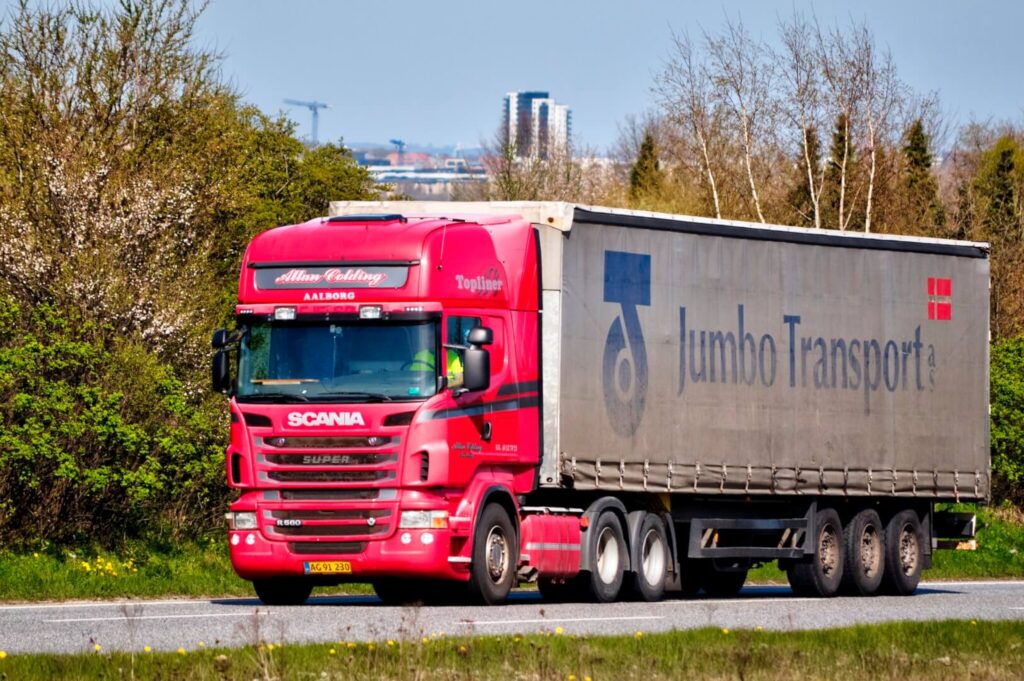 Danska åkerier planerar blockera danska vägar i protest - Tidningen ...