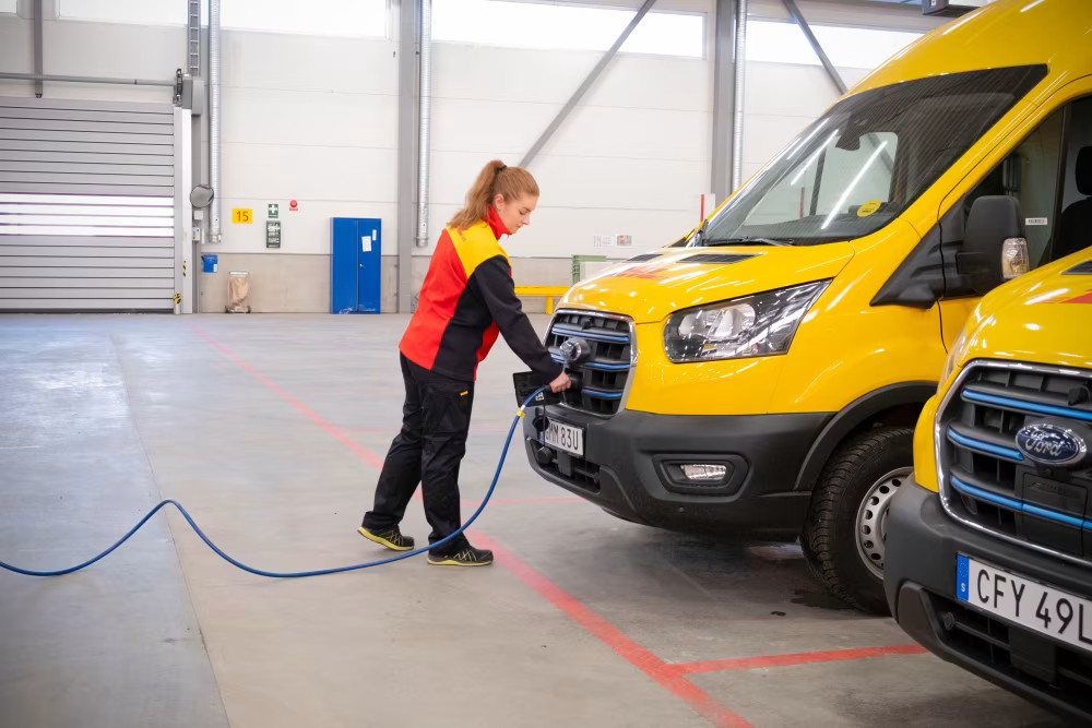 DHL Express satsar på leveranser med Ford E-Transit - Tidningen PROFFS ...