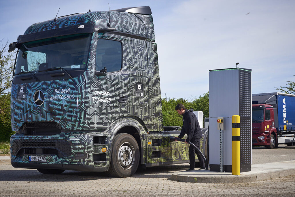 Mercedes-Benz Lastbilar testar laddning med 1 000 kilowatt - Tidningen ...